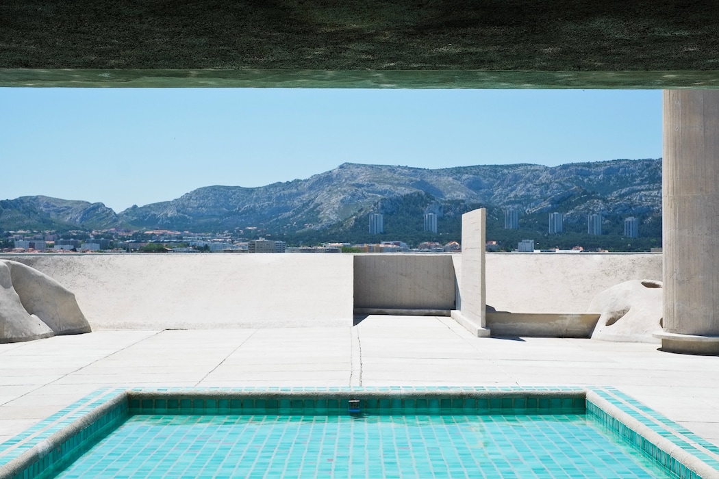 The Spectacular Photographs Capturing the Swimming Pool’s Cultural ...