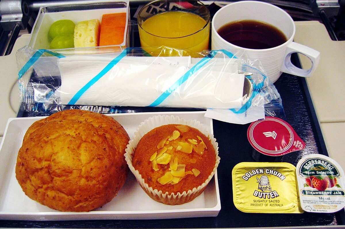 Oddly Compelling Photographs of Airline Meals | AnOther