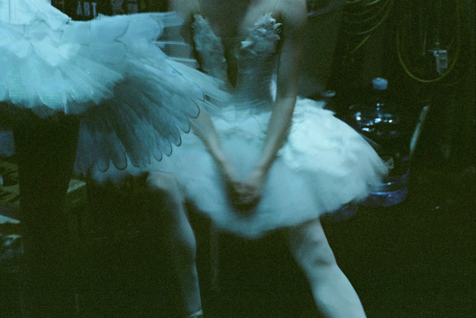 Intimate Behind-The-Scenes Photos from the World of Professional Ballet ...
