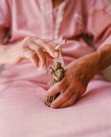 Sam Gregg’s Captivating Portraits Capture the “Humanity” of Naples ...